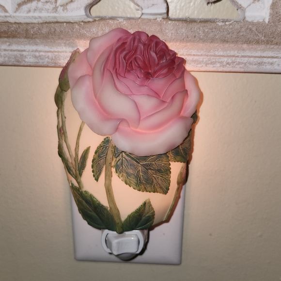 Accents | Vintage Pink Rose Flower Plug Night Light Plastic Shabby Chic ...